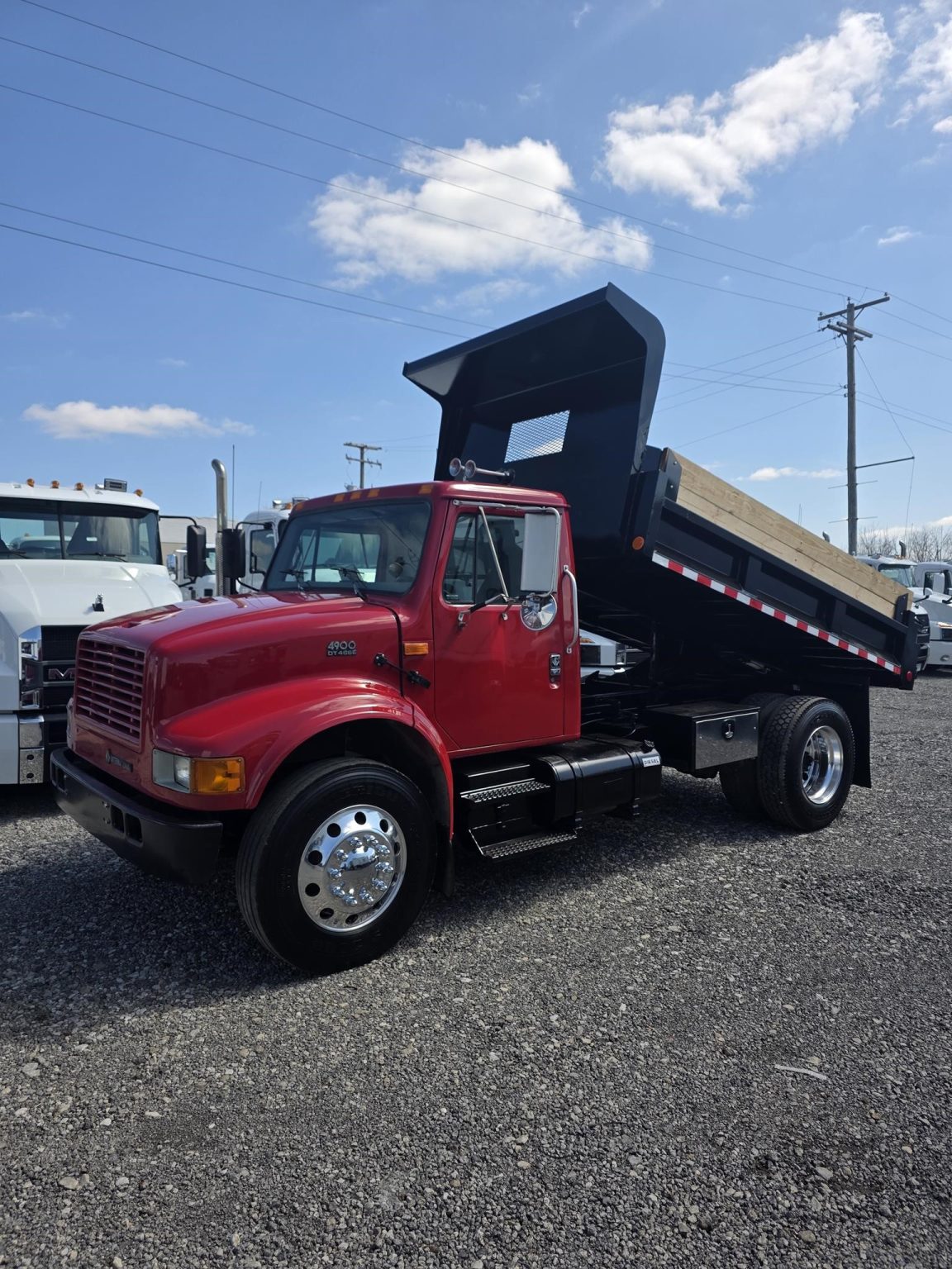 2000 INTERNATIONAL 4900 - Brechbuhler Truck Sales